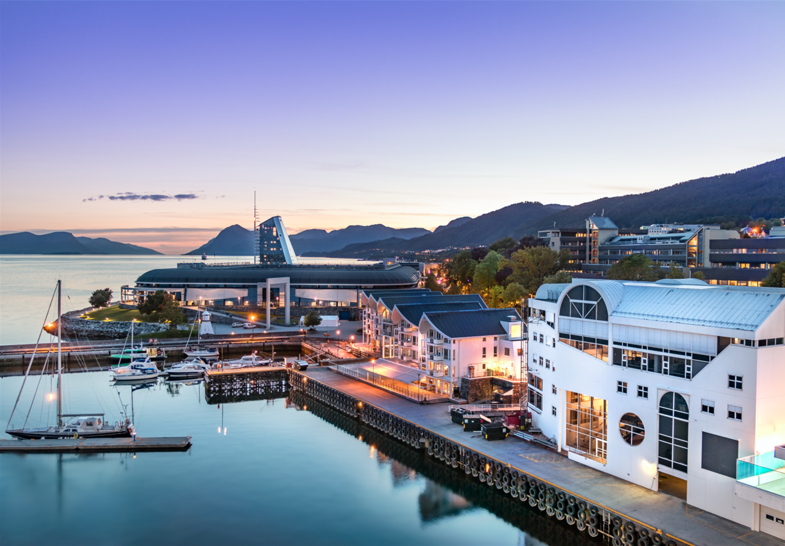 Risdal Touring | Molde og Nordvestlandet - byhistorie, utflukter og opplevelser! - Risdal Touring